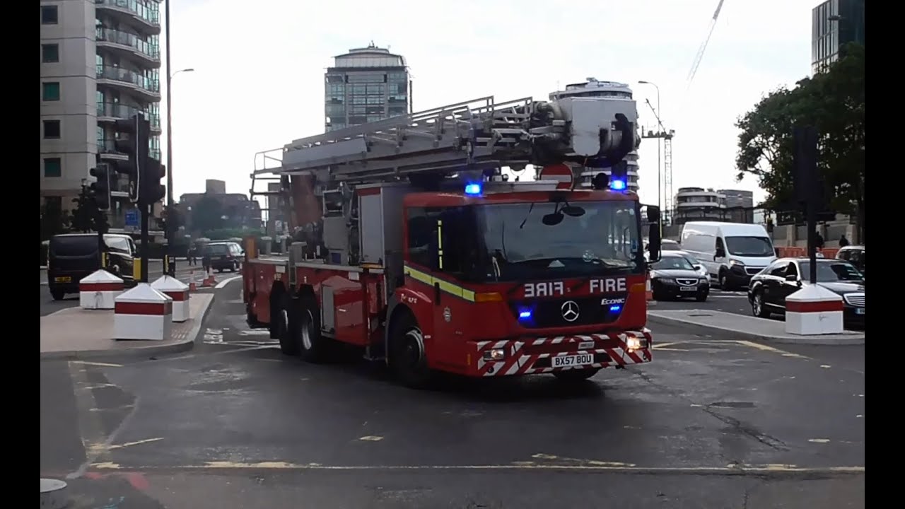 London Emergency Services Responding Hulpdiensten Met Spoed In london-emergency-services-responding-hulpdiensten-met-spoed-in