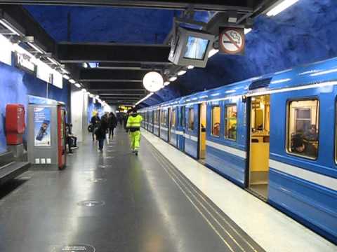 SL Tunnelbanetåg C14/C15 lämnar T-centralen - YouTube