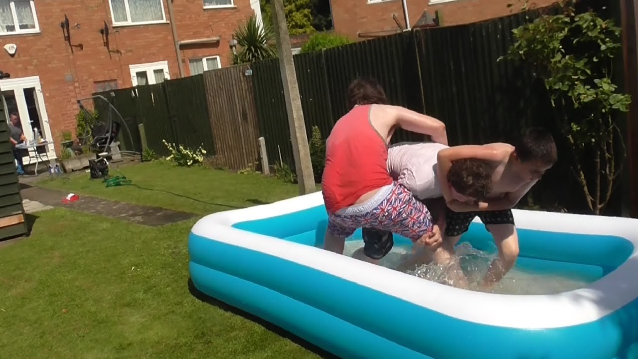 SWIMMING POOL FIGHT!! - YouTube