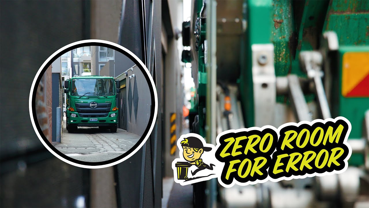 Garbage Truck Tightest Laneway Job in Melbourne - YouTube