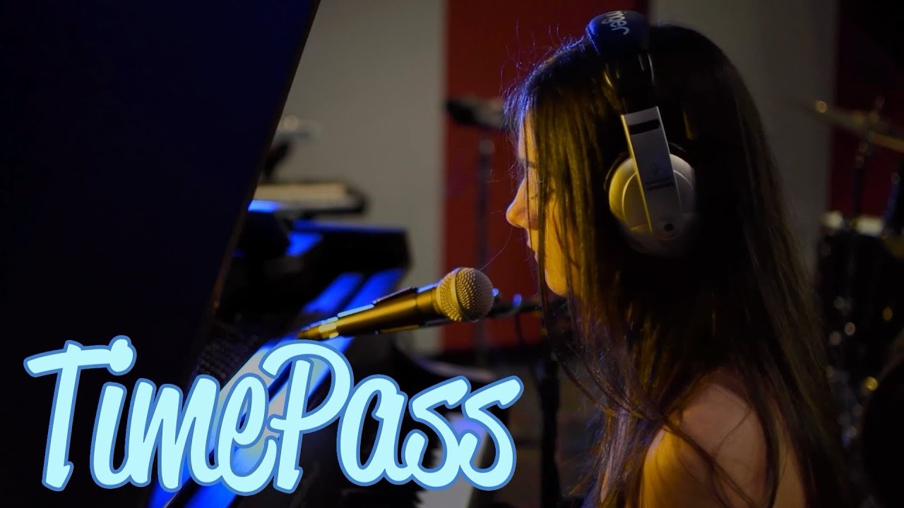 Grace Torna - "Time Pass" Live Studio Performance - YouTube