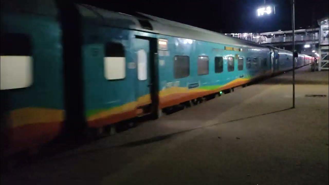 12349 Godda-New Delhi Humsafar Express Skipping Dehri On Sone Railway Station 🚉 #dehrionsone # ...