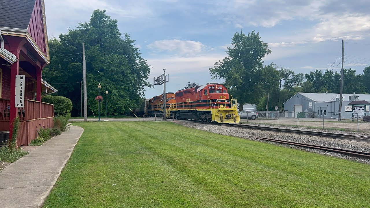 HESR 701~3486 & 3393 northbound Montrose Michigan - YouTube