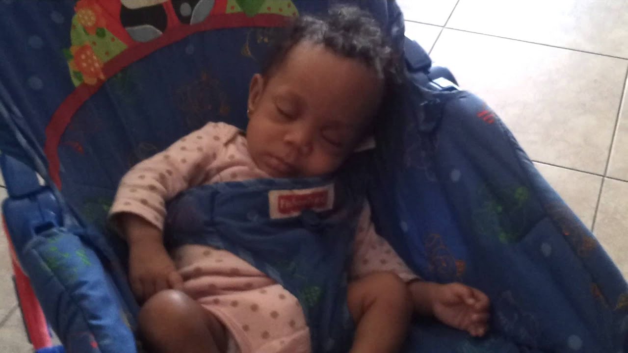 Noisy Ninja Blender puts Priya to Sleep! - YouTube