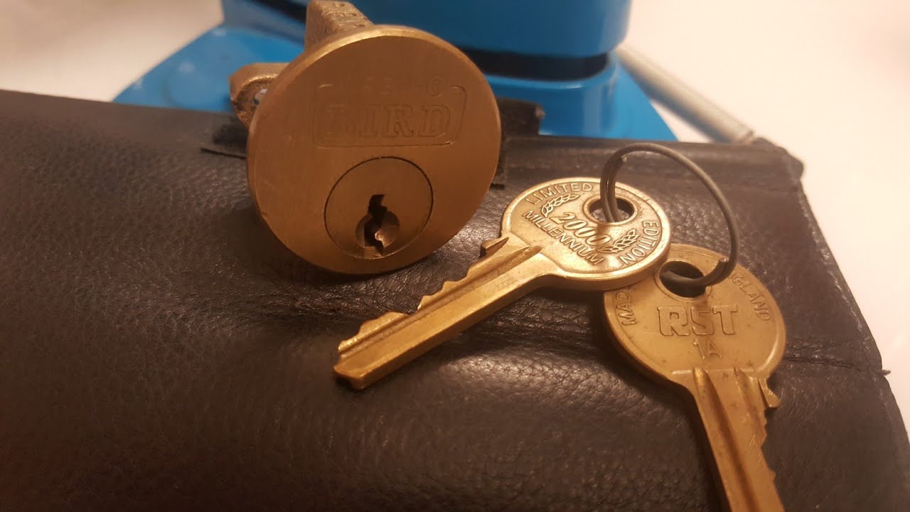 (84) Wren Bird Rim Cylinder opened without the Key. #LockpickingBelfast ...