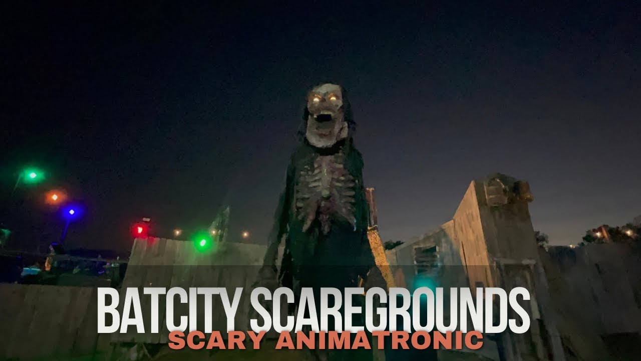 Amazing And Scary Animatronic at BatCity Scaregrounds - YouTube