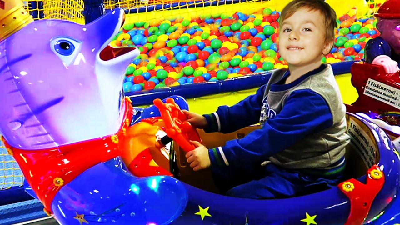 Mergem La un NOU Loc cu multe bilute colorate - YouTube