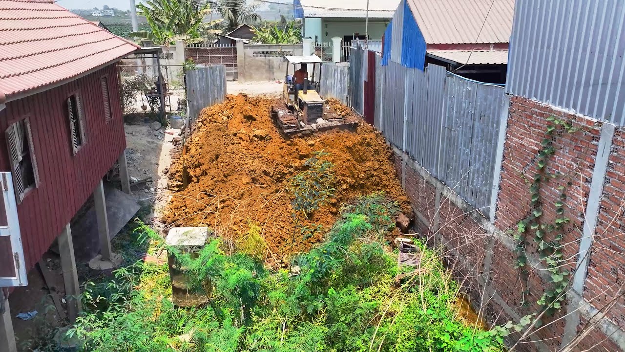 New project showing Land Filling Komatsu Mini, professional driver ...
