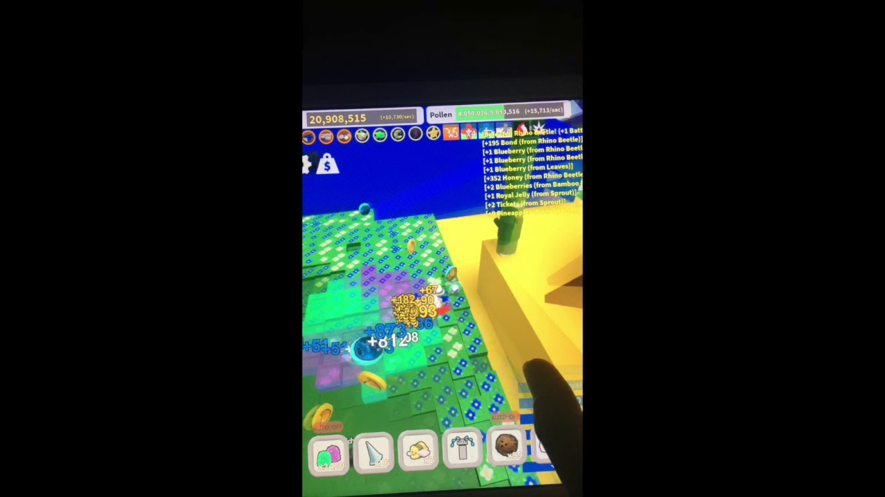 Bee swarm simulator defeating commando chick 🐣 and king beetle - YouTube