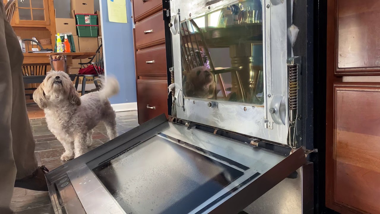 Cleaning the inside glass on a Frigidaire range part 2 - YouTube