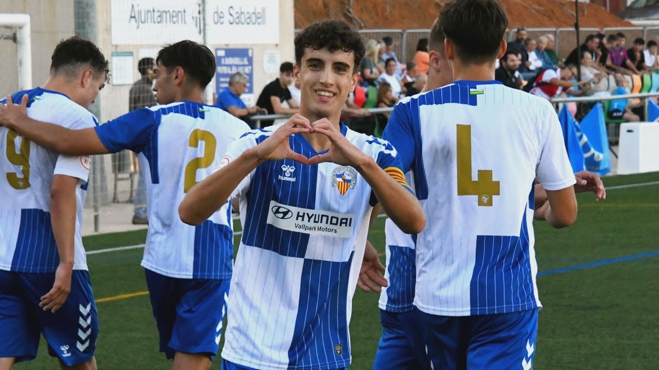 Pau Fernández renova amb el CE Sabadell fins al 2026 - YouTube