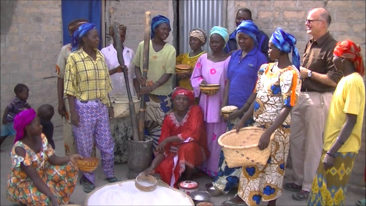 POUNDING MILLET IN CHAD - YouTube