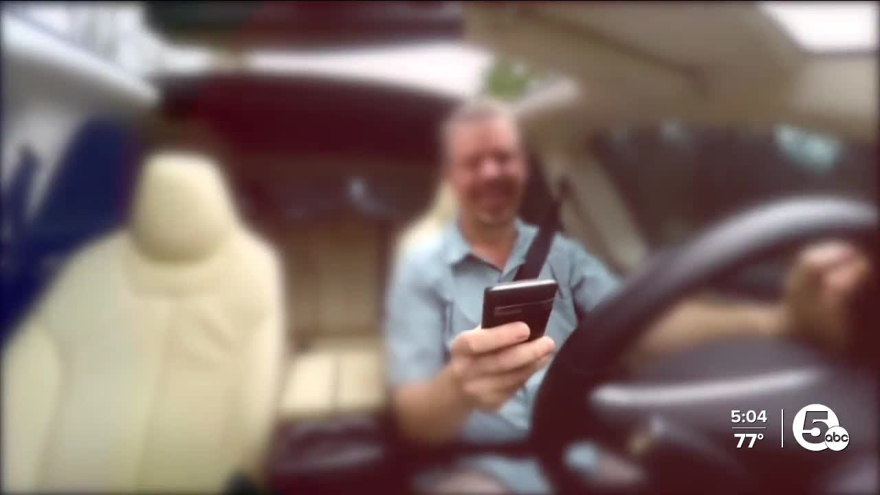Ticketing begins for Ohio's new texting while driving law - YouTube