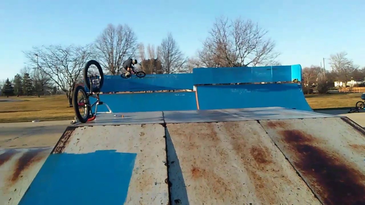 2 new bike tricks tabletop fakie and a superman - YouTube