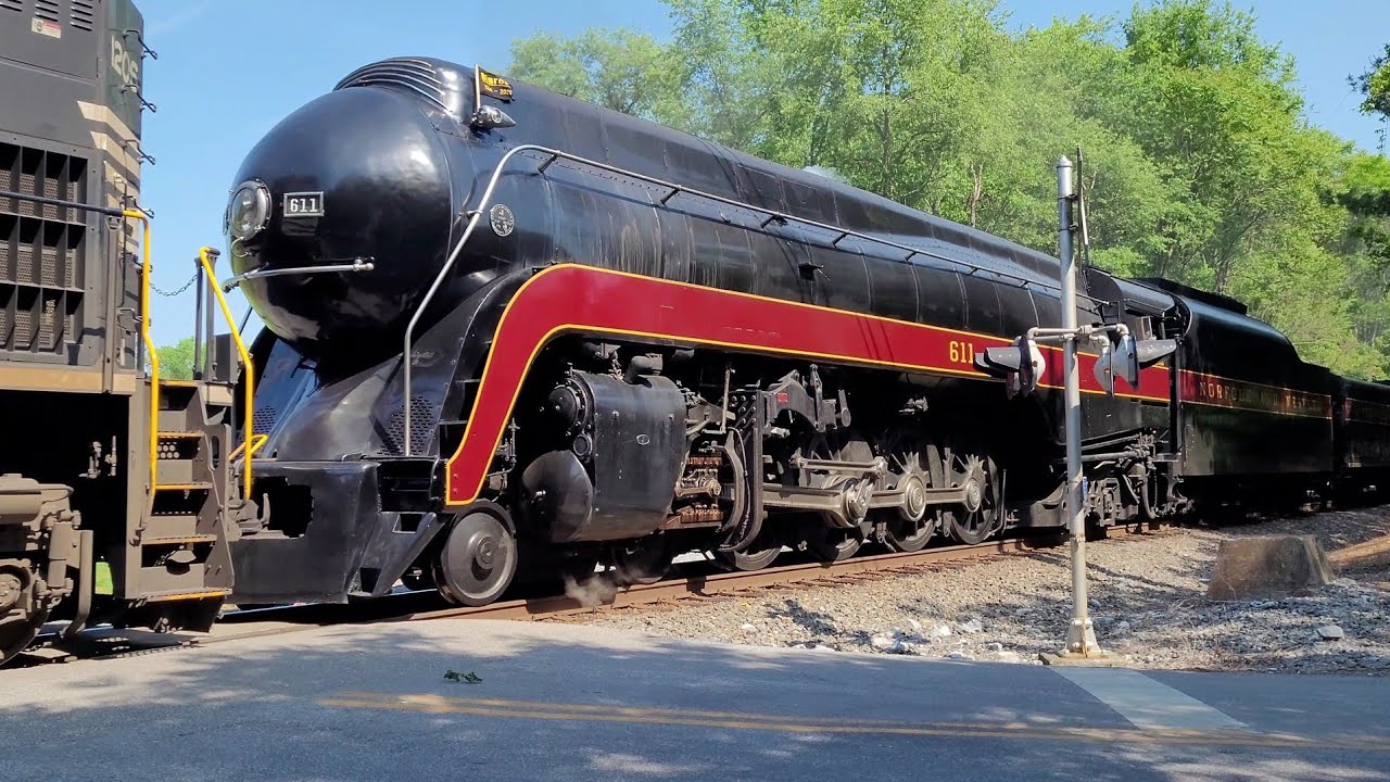 The Queen of Steam! Norfolk Southern 955 with N&W 611 heads north to ...