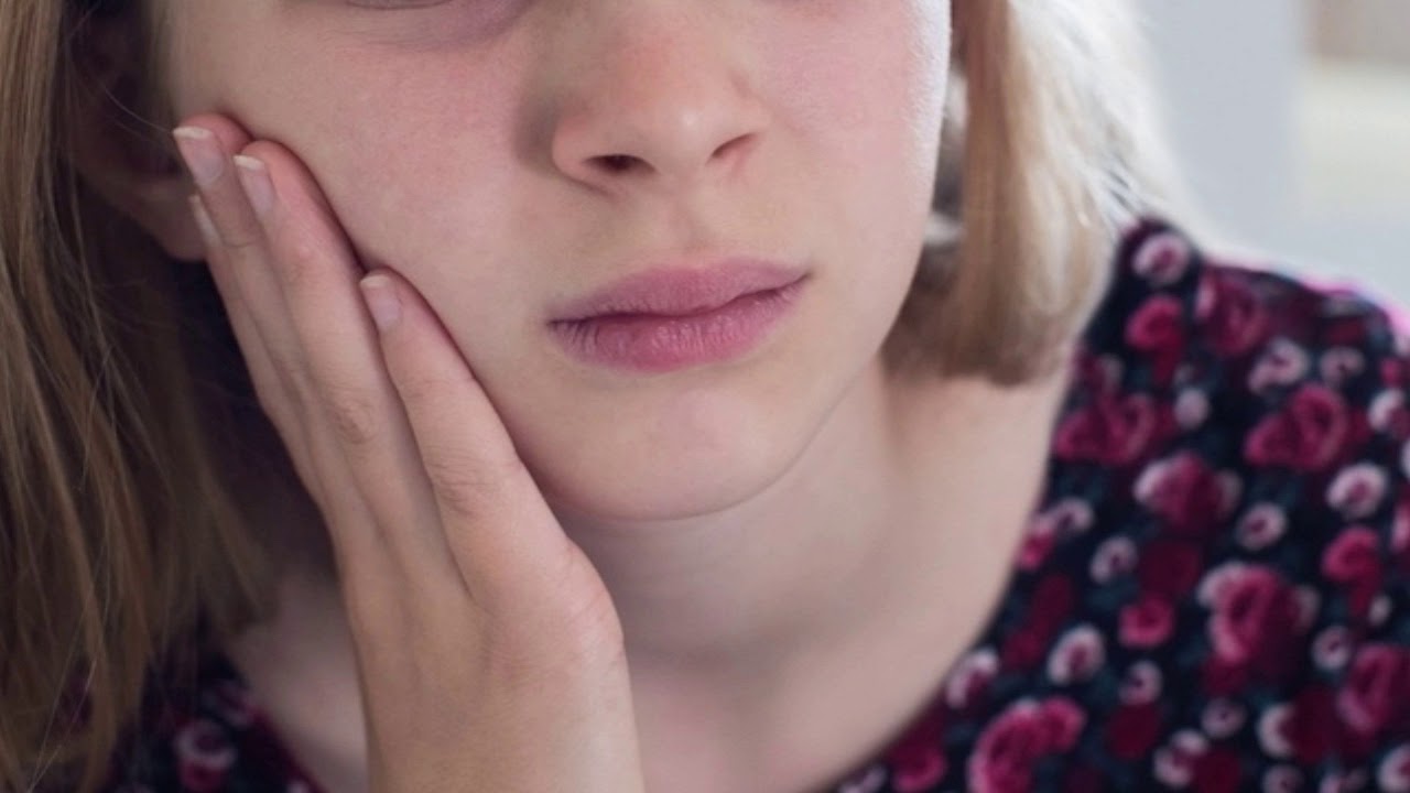 7 principais causas de boca inchada e o que fazer! - YouTube