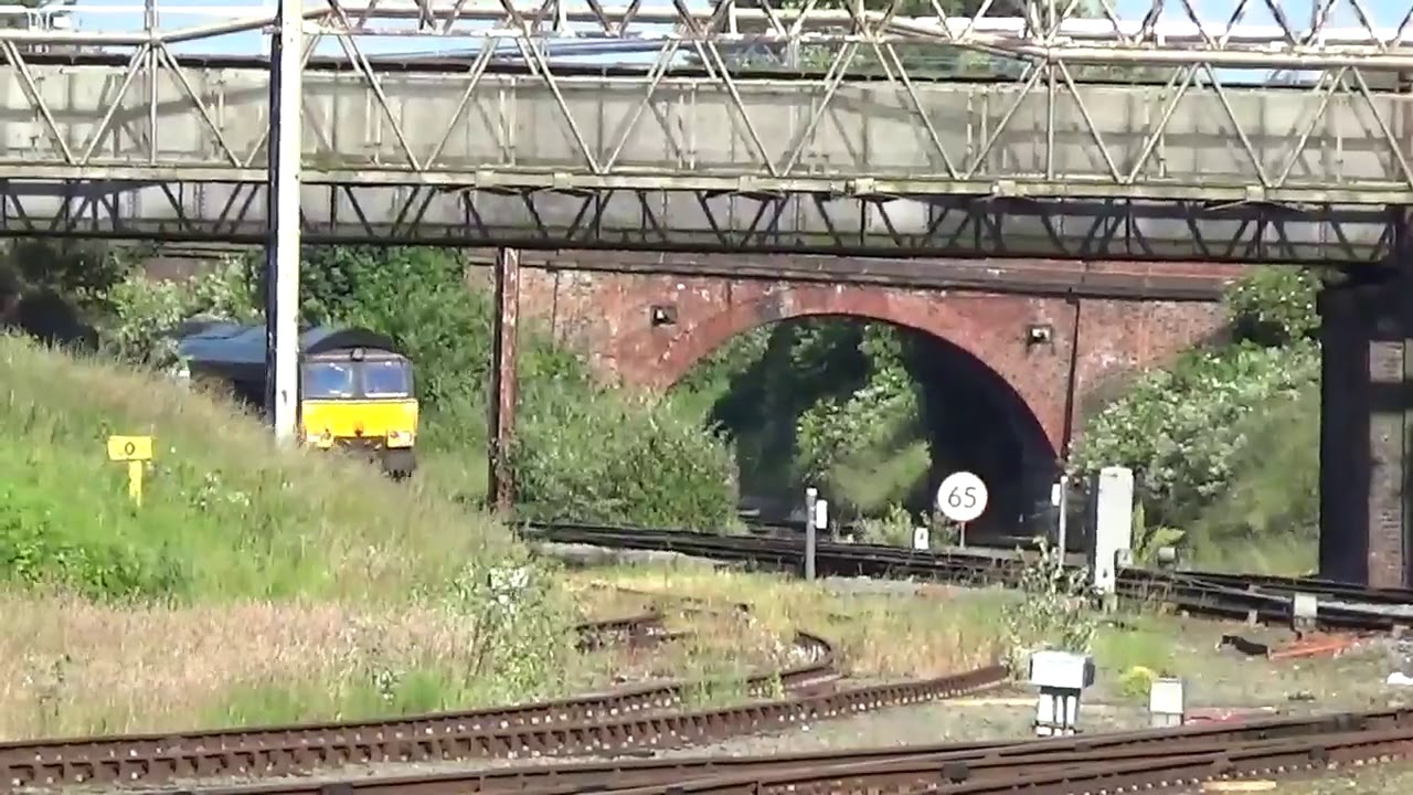 #314: [6J37] Colas Class 66847 passes Chester (21/06/14) - YouTube