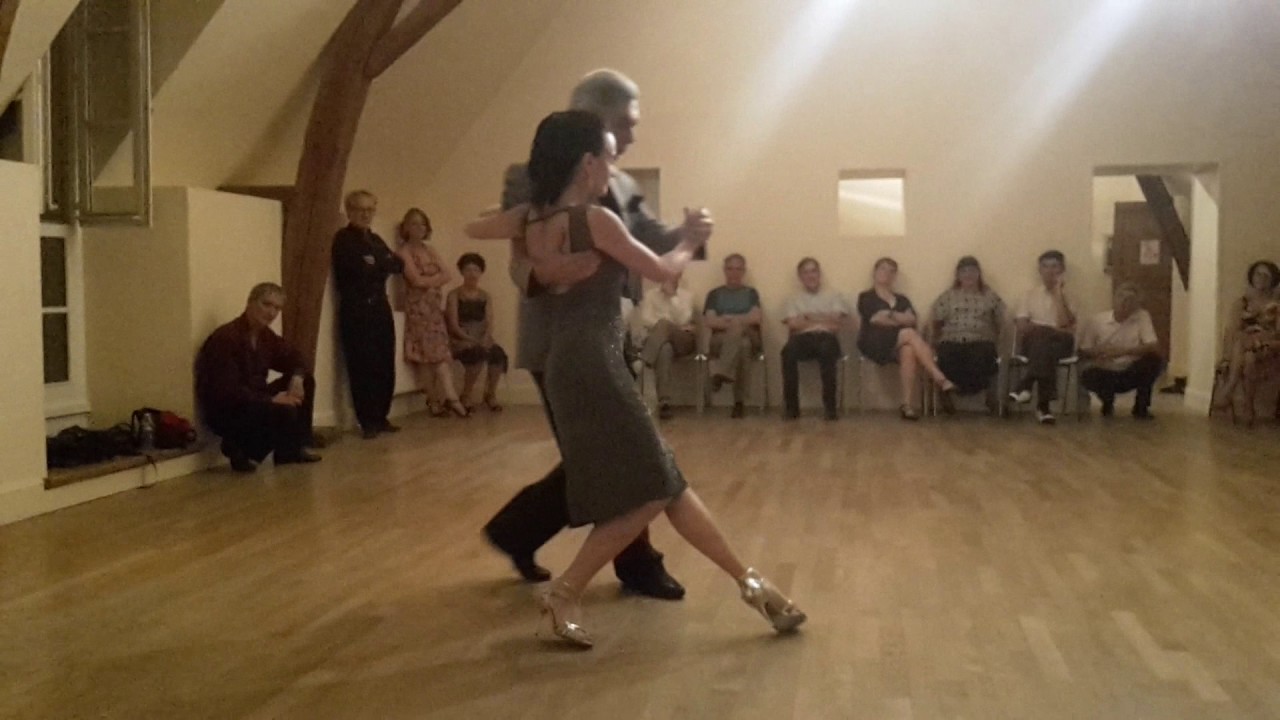 Tango Demo en Francia, Paula Franciotti y Orlando Scarpelli. - YouTube