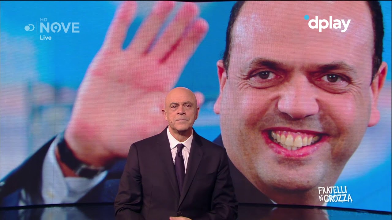 Maurizio Crozza e il suo monologo sulla trasparenza dei Partiti - YouTube
