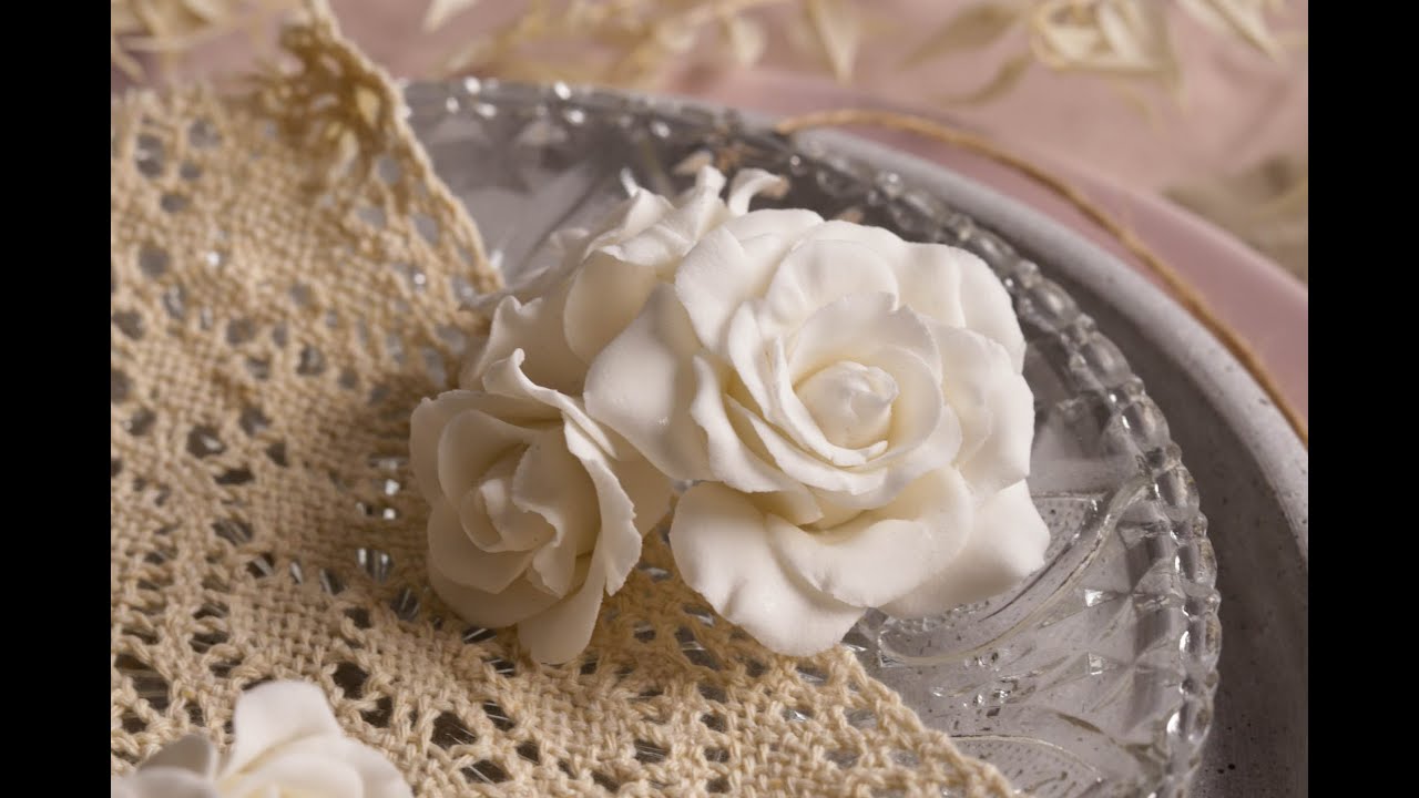 Rose en pâte à fleur - YouTube