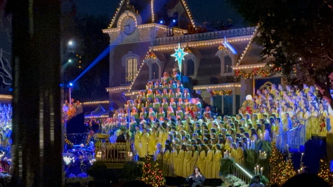 Candlelight processional Disneyland, 2023 - YouTube