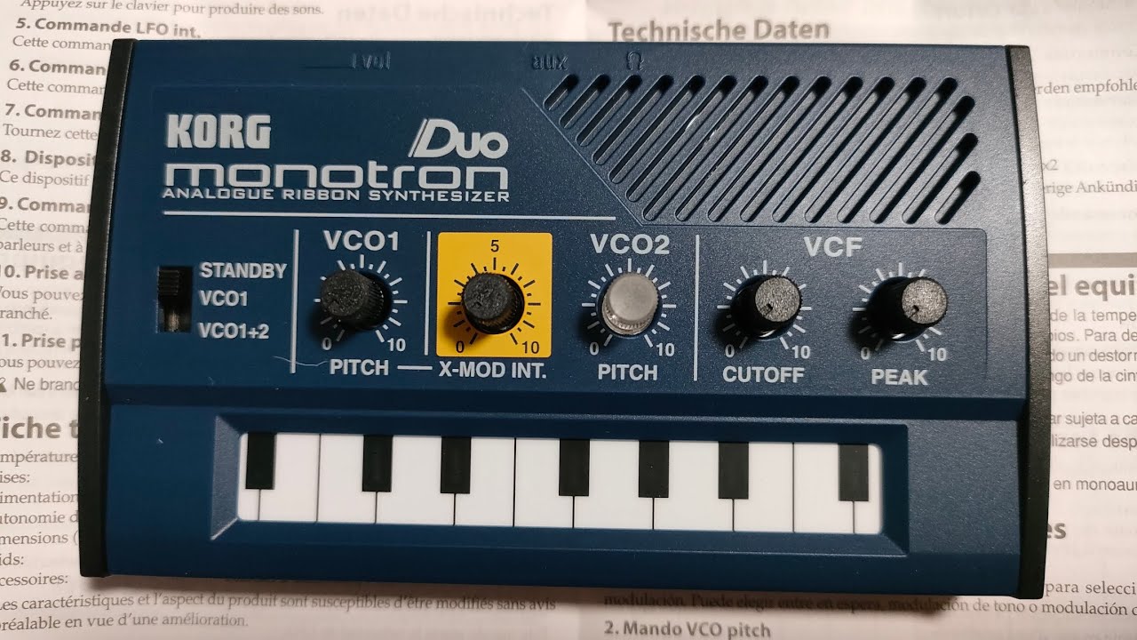 KORG monotron DUO, ZOOM MultiStomp - YouTube