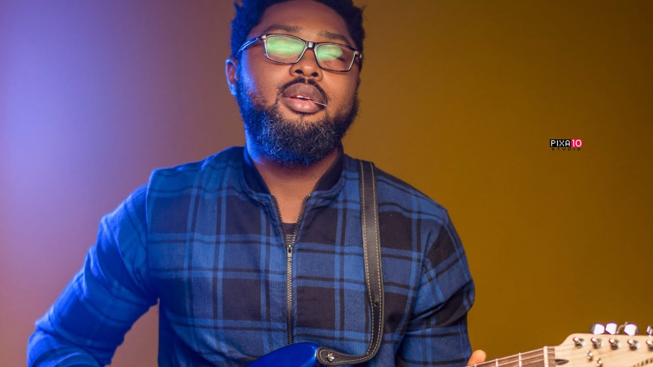 Mak Davis - Performing an original song as MTN's Artist for the night ...