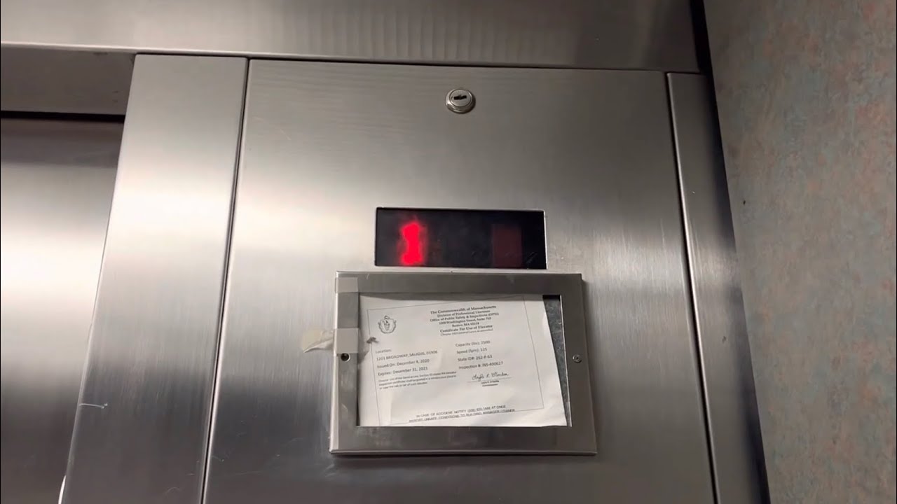 montgomery-hydraulic-mall-elevator-the-square-one-mall-saugus-ma