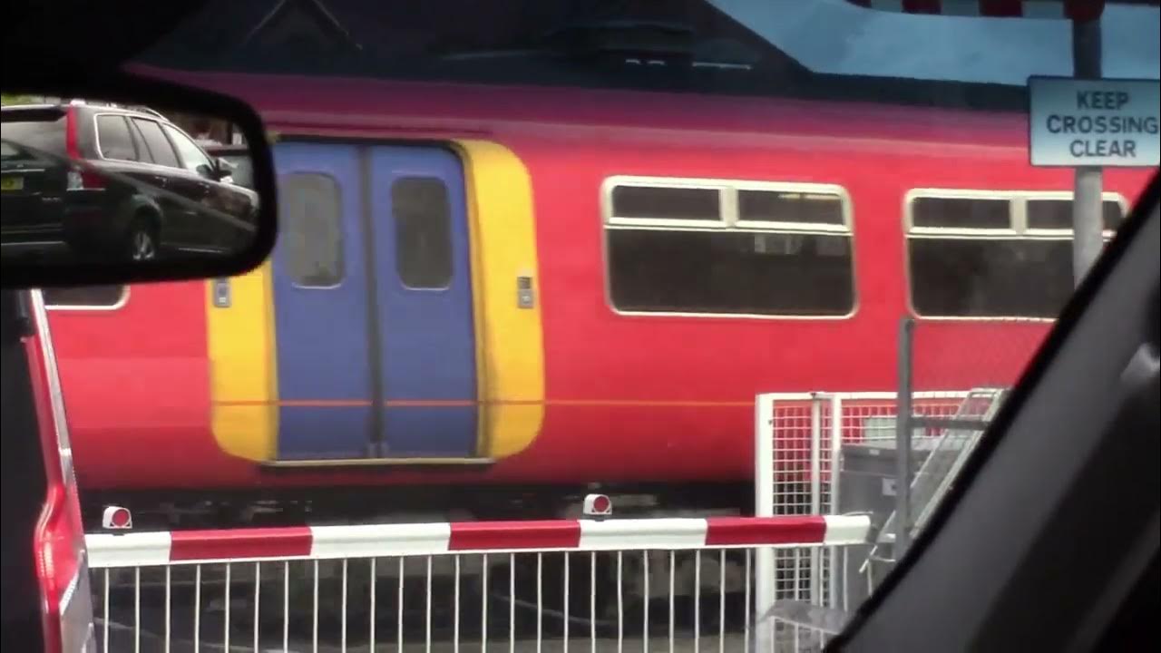 2 trains go through Hampton station - YouTube