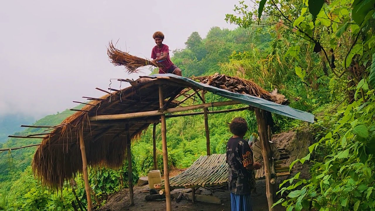 Aeta Tribe Build Tiny house Cogon Grass roof - YouTube