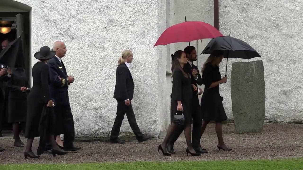 Swedish Royal Family at Alice Trolle-Wachtmeister's funeral. - YouTube