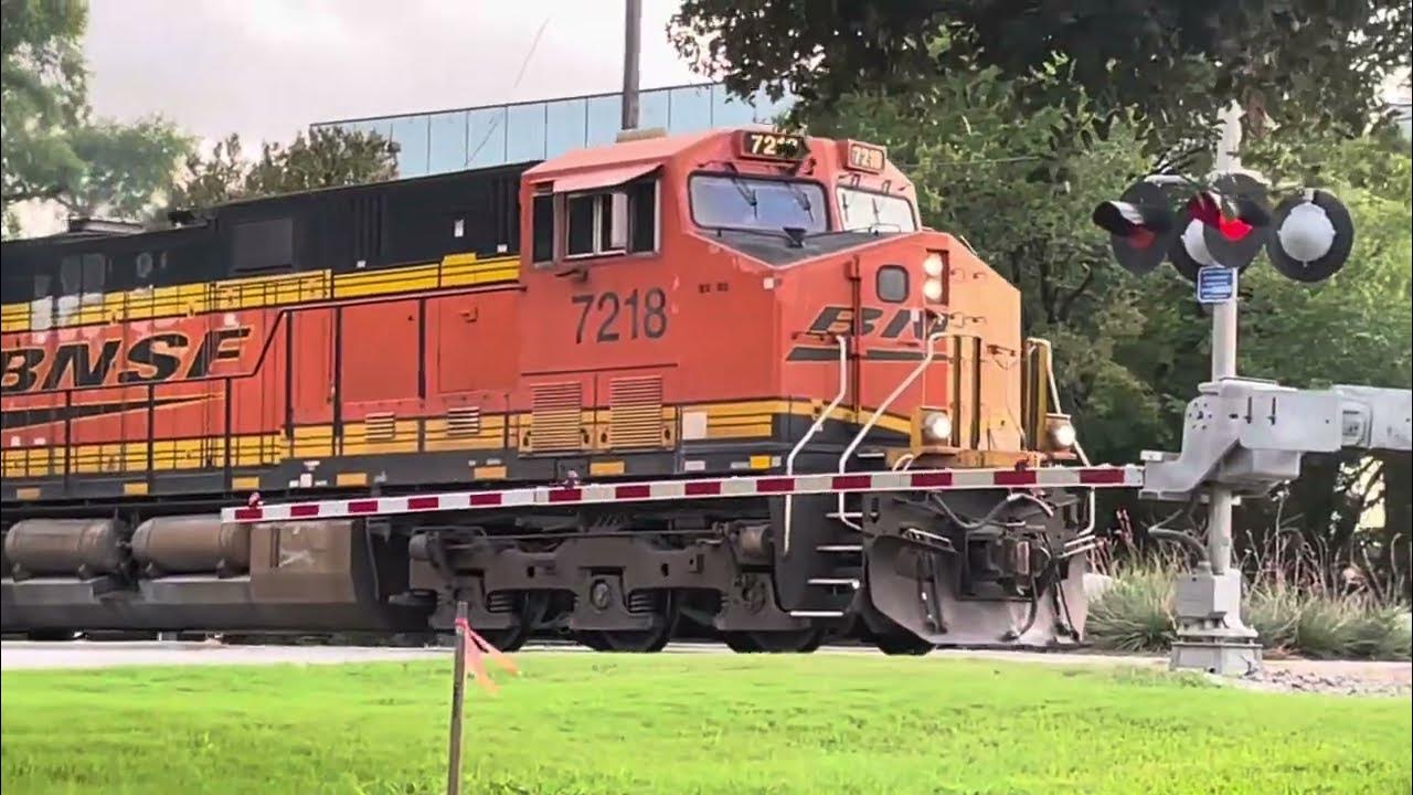 BNSF 7218 Solo Leads Rock Train Valley View Ln Railroad Crossing Farmers Branch TX - YouTube