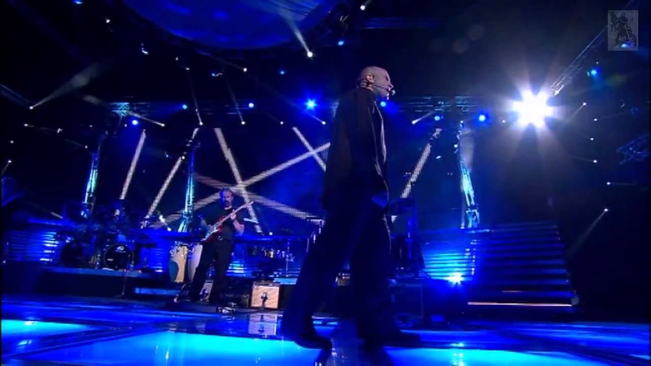 Phil Collins In the air tonight Live - YouTube