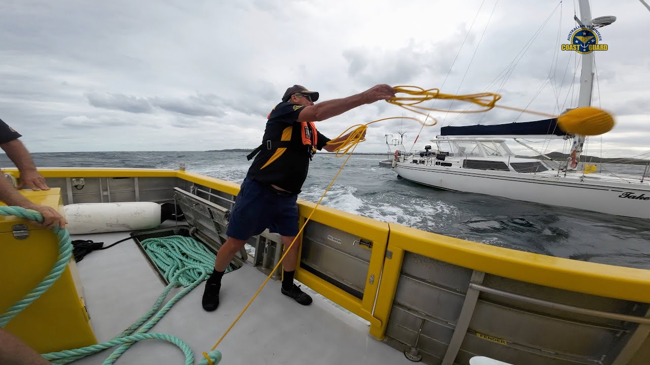 2022-11-04 15m yacht lee shore close to rocks at Pt. Arkwright requests ...
