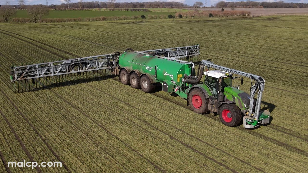 4k Spreading AD slurry with a Fendt 939 Vario & Samson PG II tanker ...
