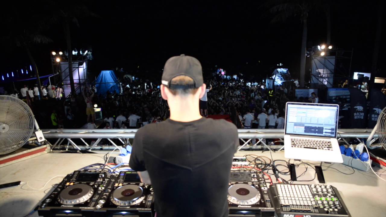 Naeleck - Violence Live at 2016 夏都春宴 - YouTube