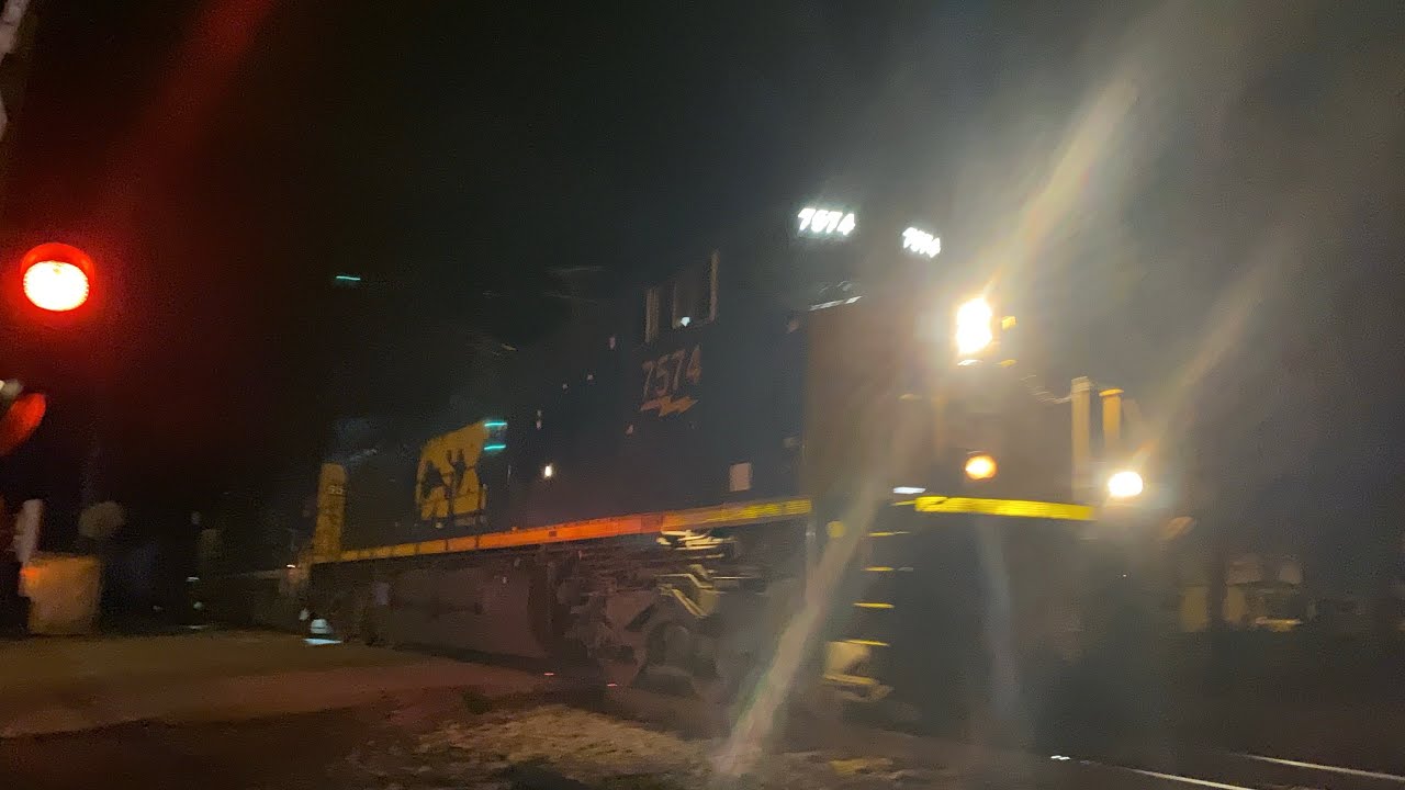 CSX 7574 leads L412 at Horse Cave - YouTube