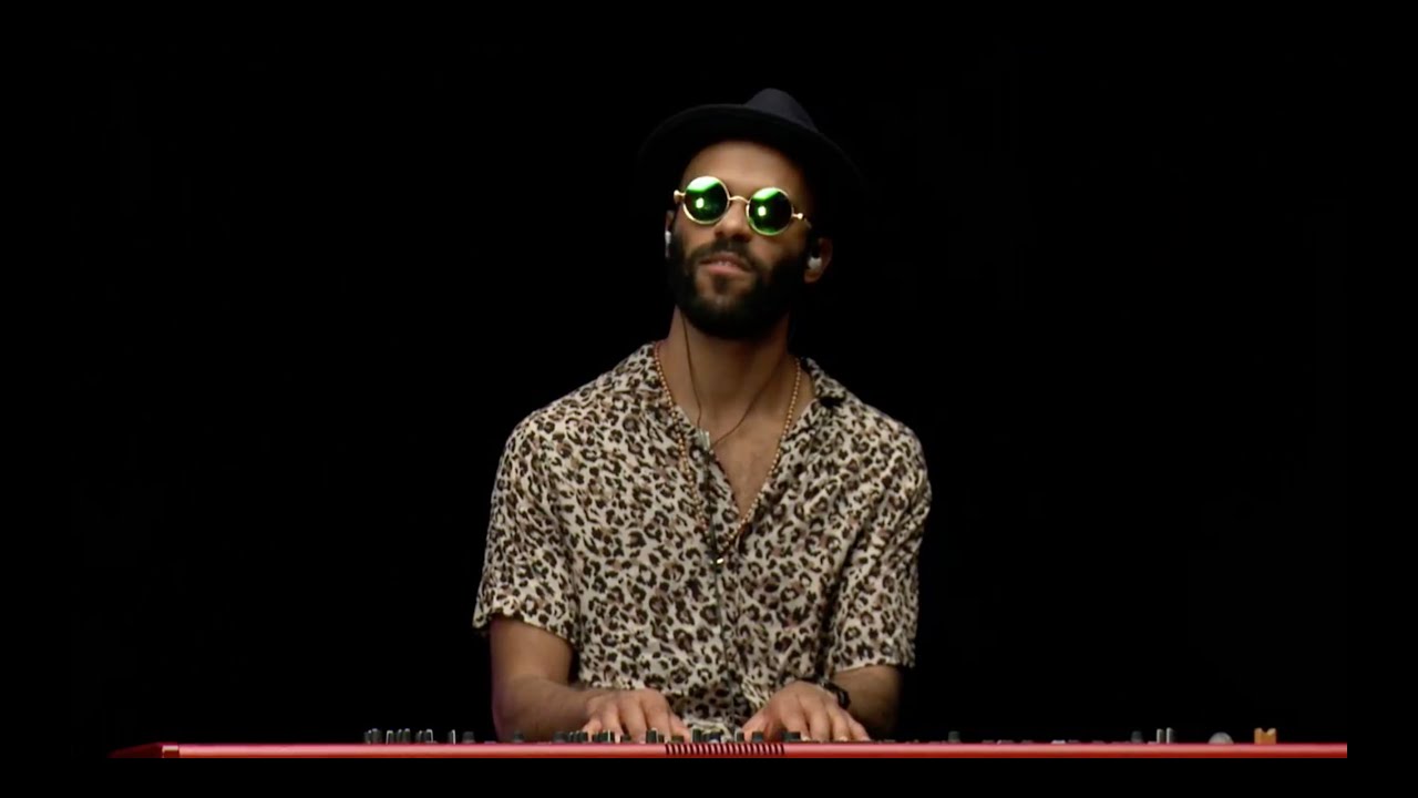 Beck Corlan - Mama Song - TRAF 2020 - Live Session - YouTube