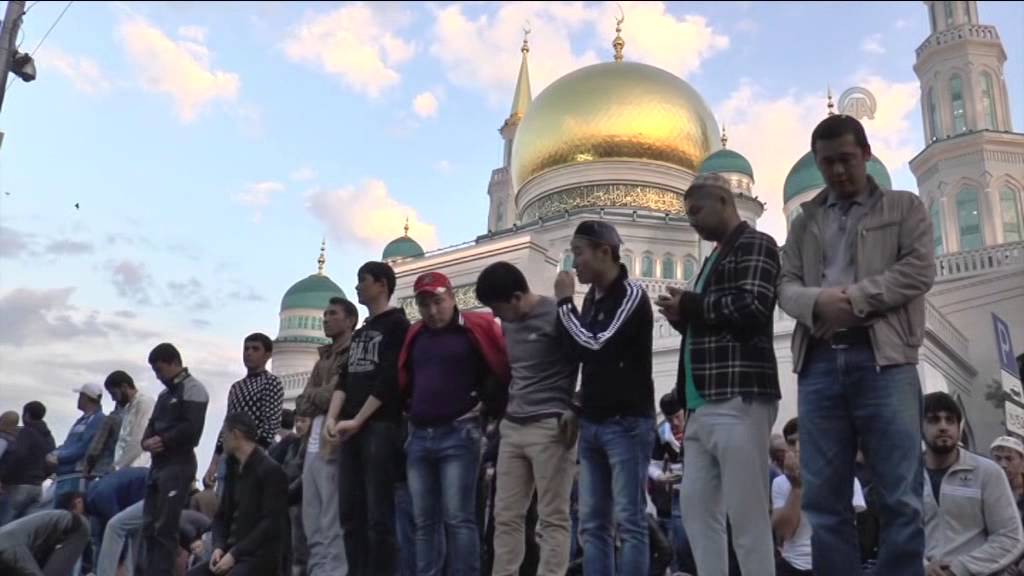 Eid Al Adha prayer at Moscow Central Mosque - YouTube