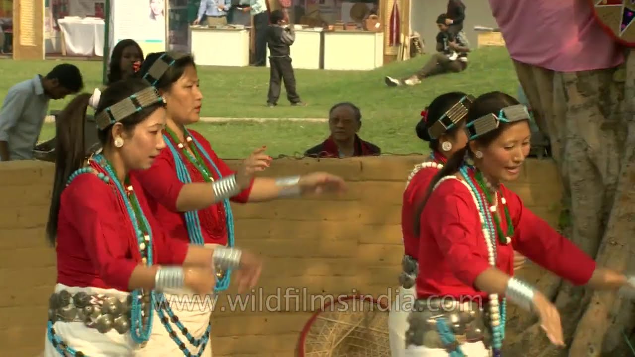 Beautiful Arunachali Indian girls dance gracefully - YouTube