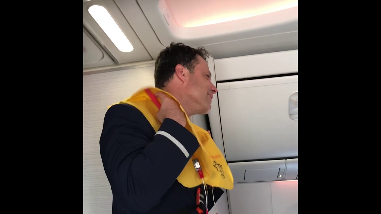 Witzigster TUI-Flight ever 👨‍ ️😂 - YouTube