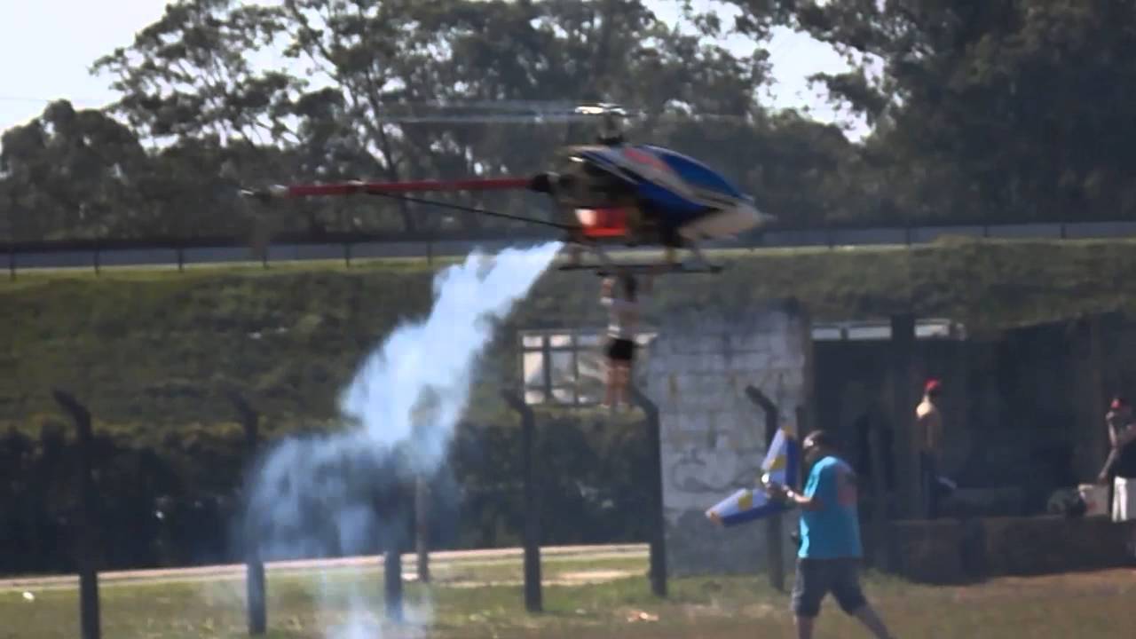 Hover T-Rex 600 com Max Steel pendurado nos Skids - YouTube