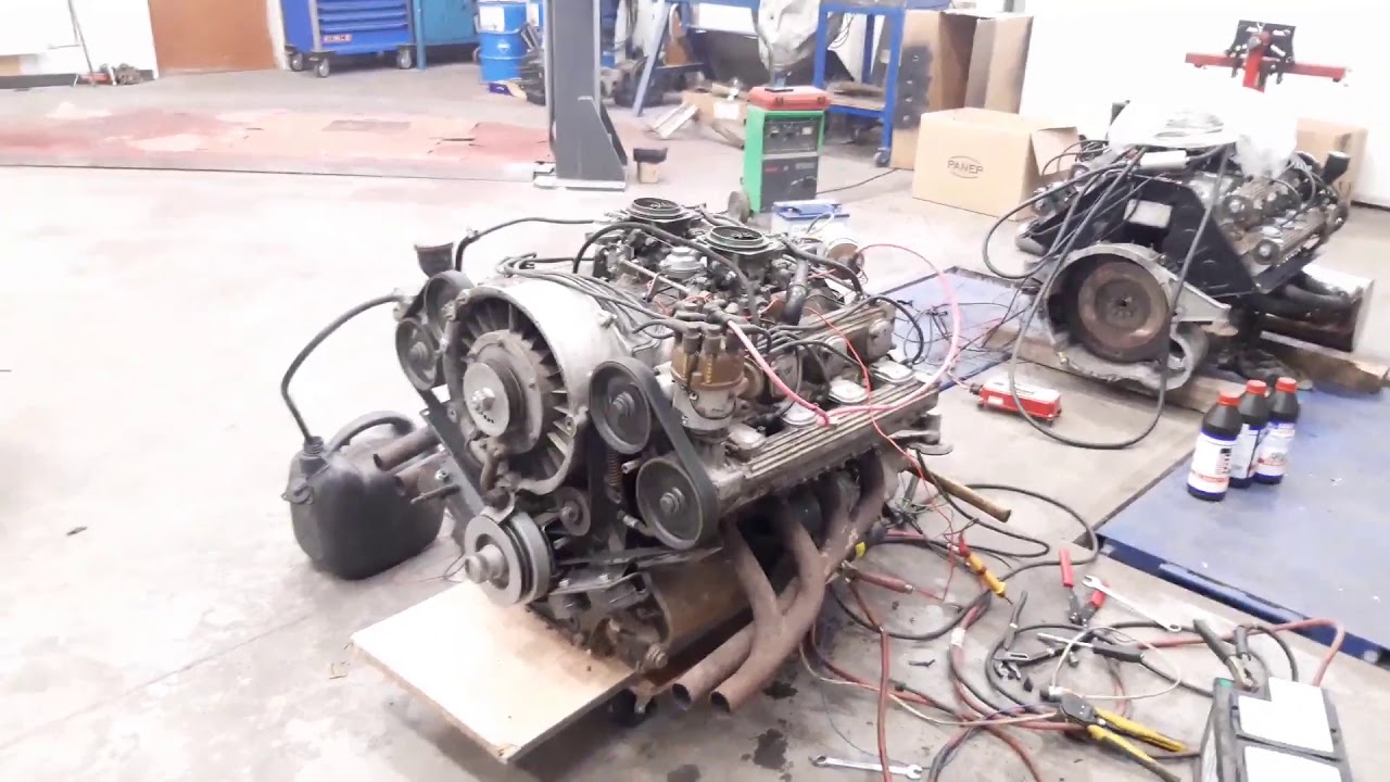 TATRA 613 motor - YouTube