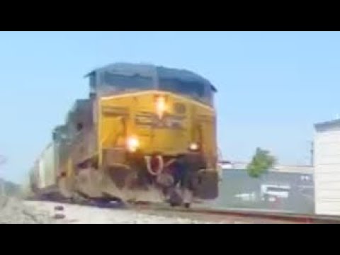 Beautiful K5la on AC44CW! Csx 519 leading!( Csx 7218 trailing!) 114 cars! + Horn salute! ☀️ ...