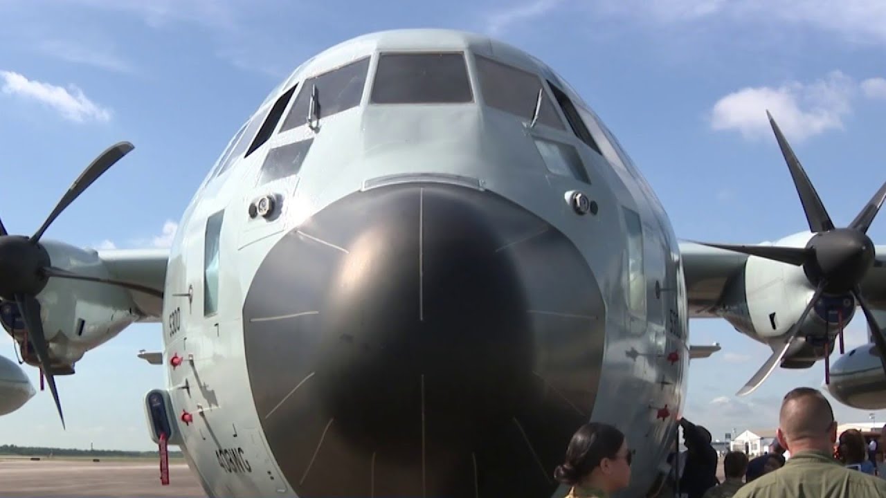 5 facts about NOAA's Hurricane Hunters - YouTube