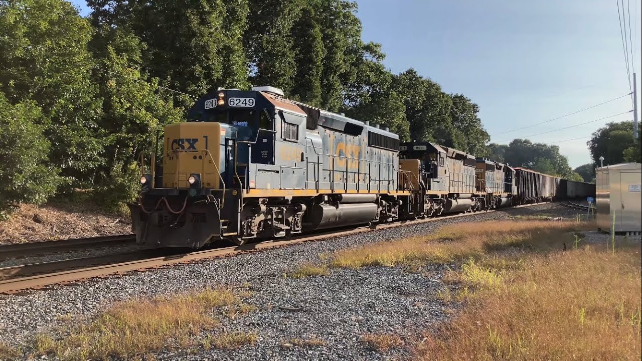 CSX L005? Or CSX Extra to Worcester. Standard Cab Power - YouTube