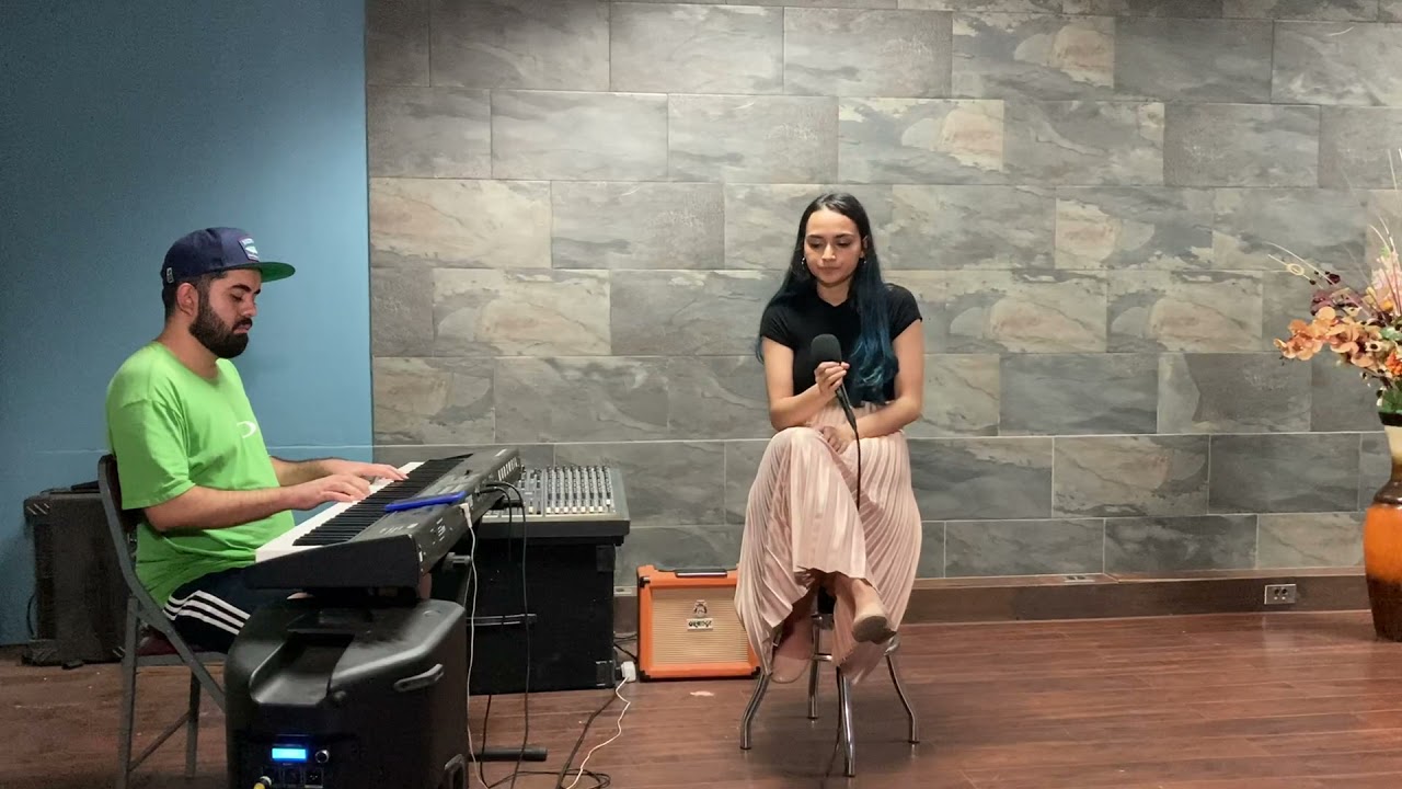 Él nos ama-cover-Sharon Araya - YouTube