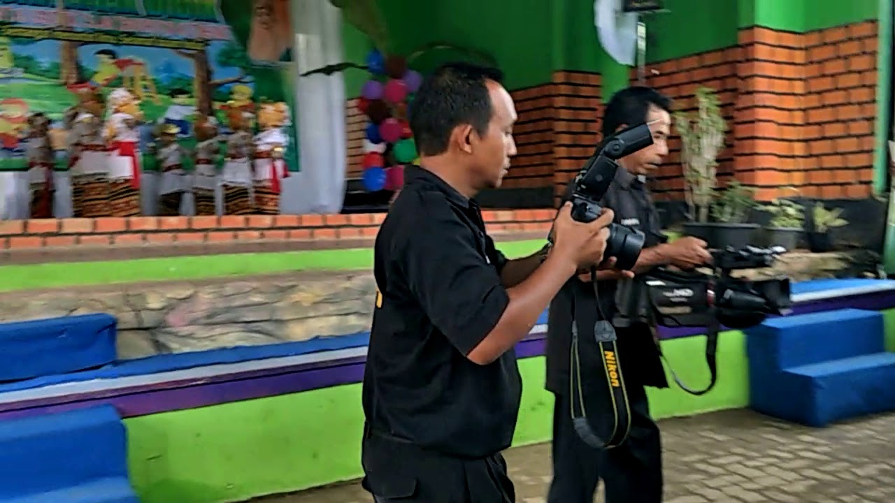 Tari sembah perpisahan Raeesa TK islam ibnurusyid 2017 - YouTube