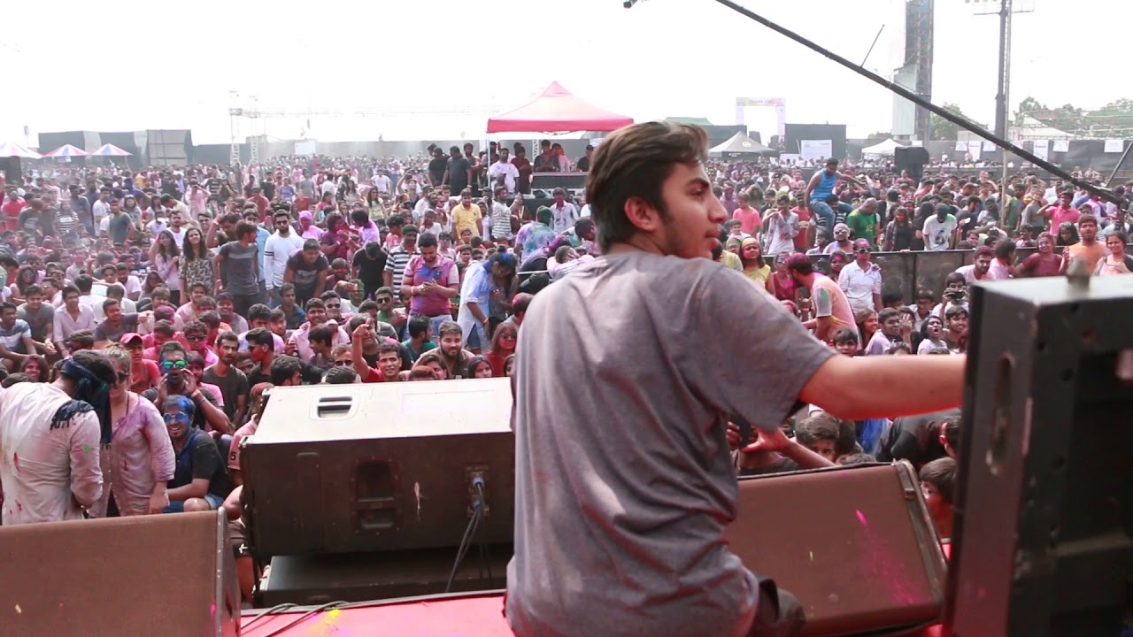 Crowd Control by DJ Nelson @ Colour By The Bay - YouTube