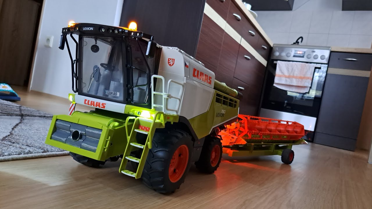 RC Claas Lexion 780 Combine, RC Harvestor, RC kombajn. - YouTube